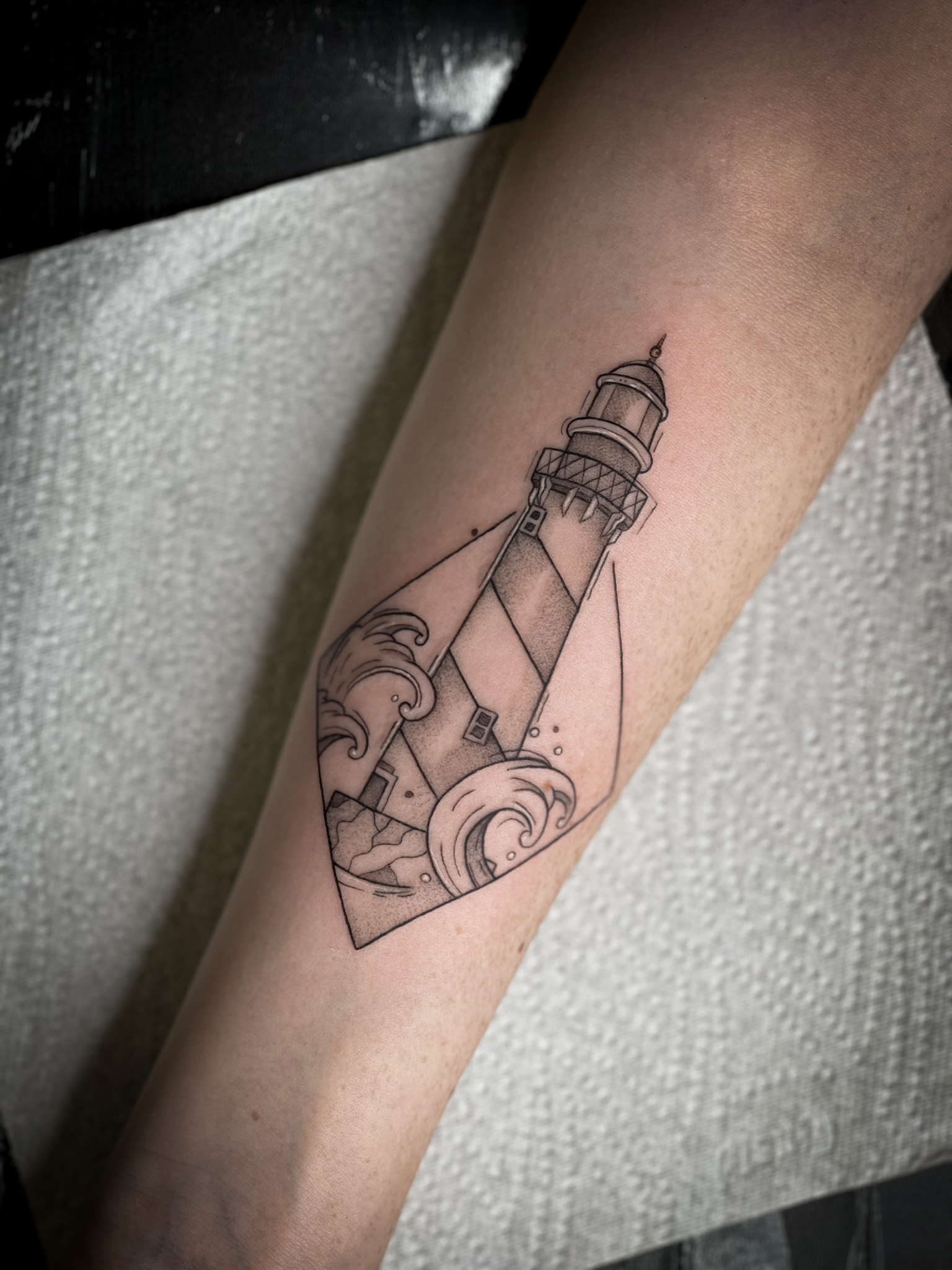 Dotwork style: what is a minimalist tattoo